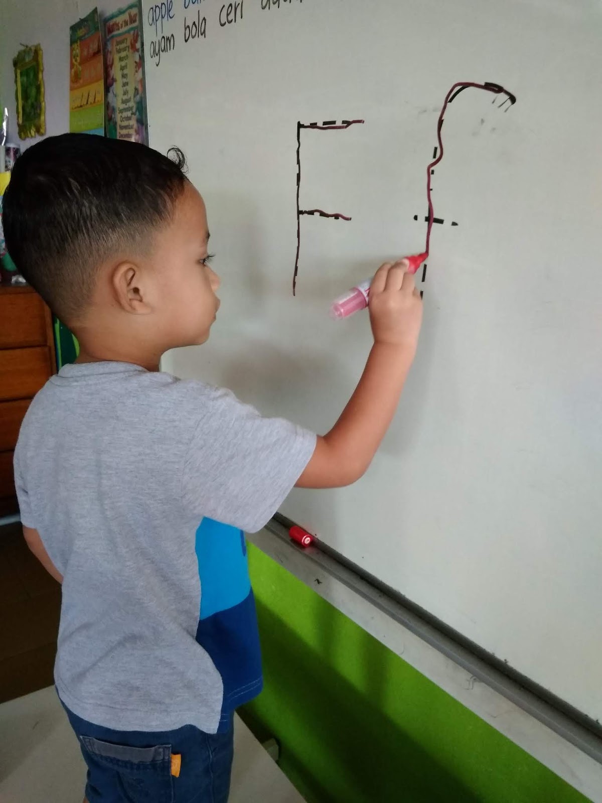 Taska Ummi Ida: Aktiviti 4 Tahun : Aktiviti Menyurih Huruf Ff