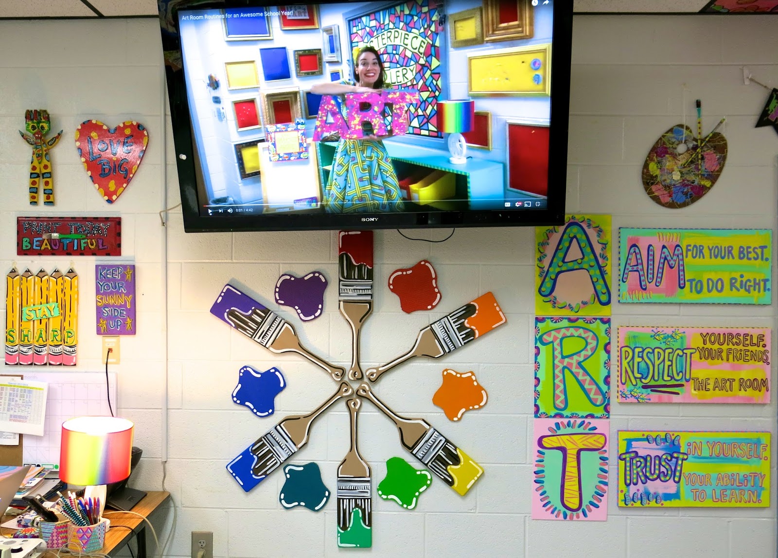 Cassie Stephens: DIY: Art Room Decor