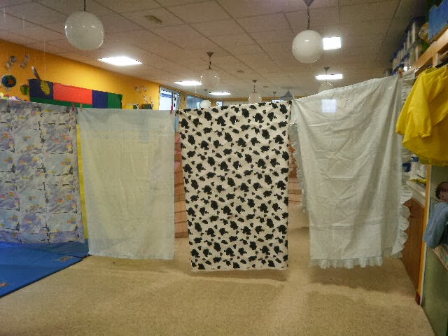 AULA 2 AÑOS: TELAS COLGADAS