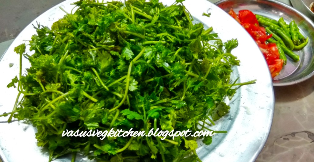 Vasusvegkitchen: Kothimira Tomato pachadi, Coriander tomato chutney