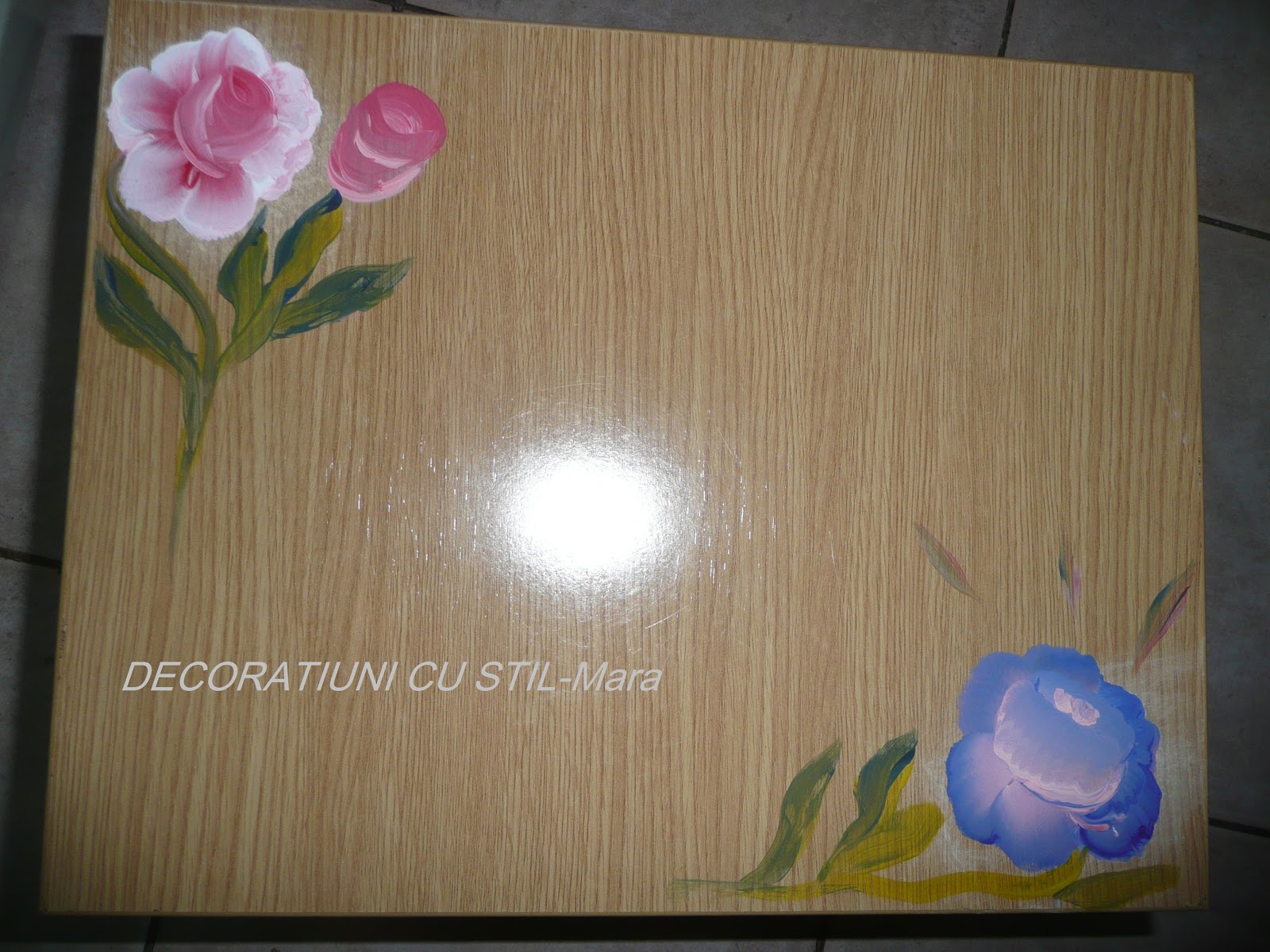 DECORATIUNI CU STIL: MIC MOBILIER PICTAT-ETERNUL VIS