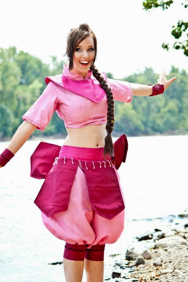 Dark Side Comics: Cosplay Friday - Lisa Lou Who