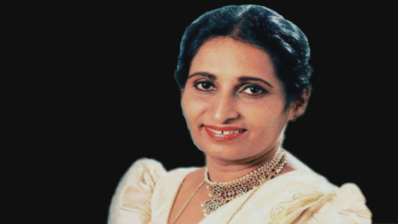 අඹ ගස් යට මල් හැලිලා - වික්ටර් රත්නායක, නිර්මලා රණතුංග | Amba Gas Yata ...