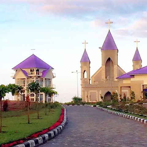Keseruan Wisata Alam Air Terjun Bukit Gibeon Dan Religi Di Pusat ...