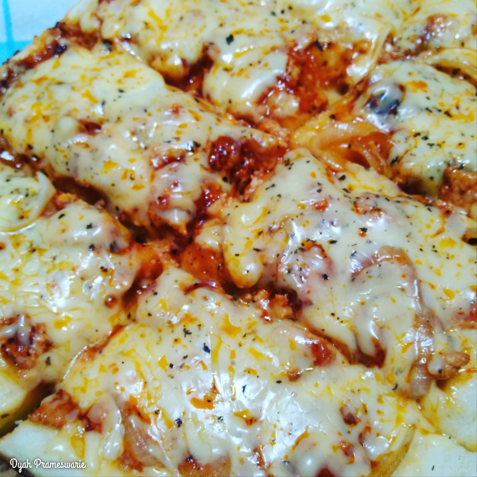 Super Cheesy Easy Pizza