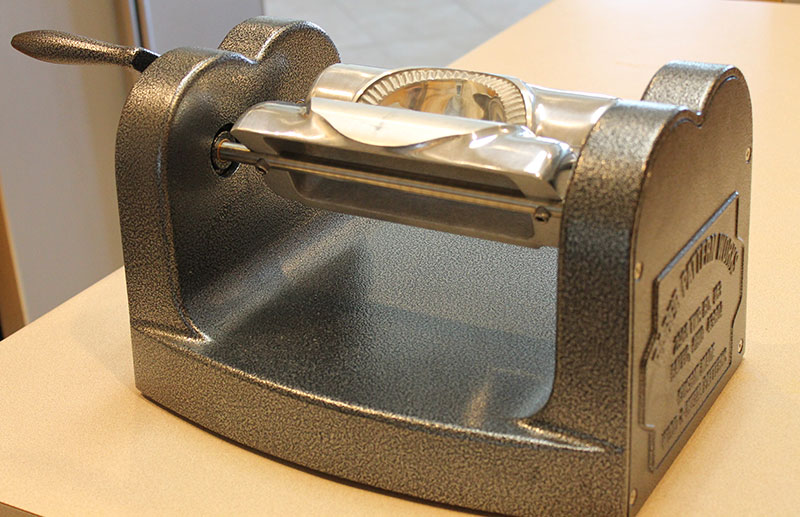 Making Empanadas | Hand Crank Restaurant Commercial Grade Empanada Maker