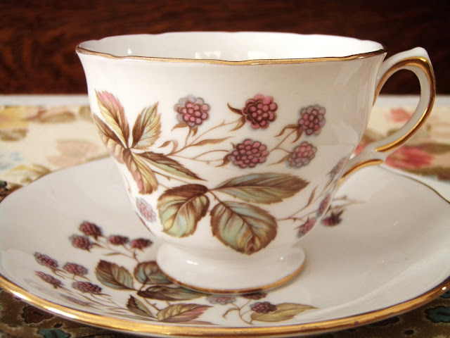 Cabin & Cottage : Gathering Teacups