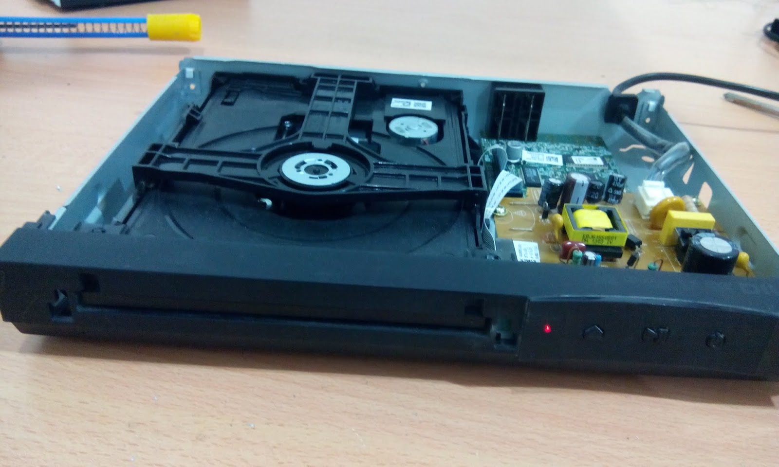 Life Begins at Forty: LG DP122 DVD player repair