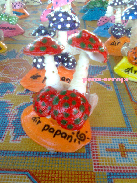 Pena Seroja: LAGI HASIL KRAF DARI CENGKERANG LAUT