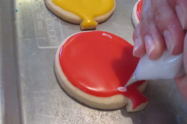 Samantha's Sweets and Sam's Sweet Art: Balloon Cookie Tutorial