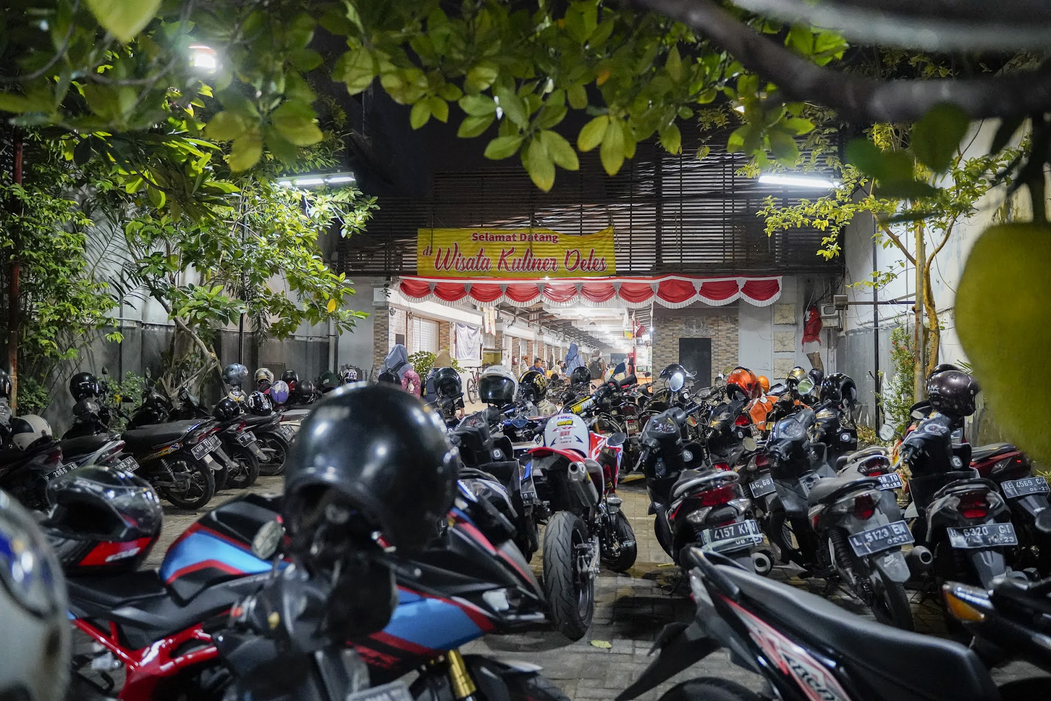 Sentra Wisata Kuliner Deles Merr