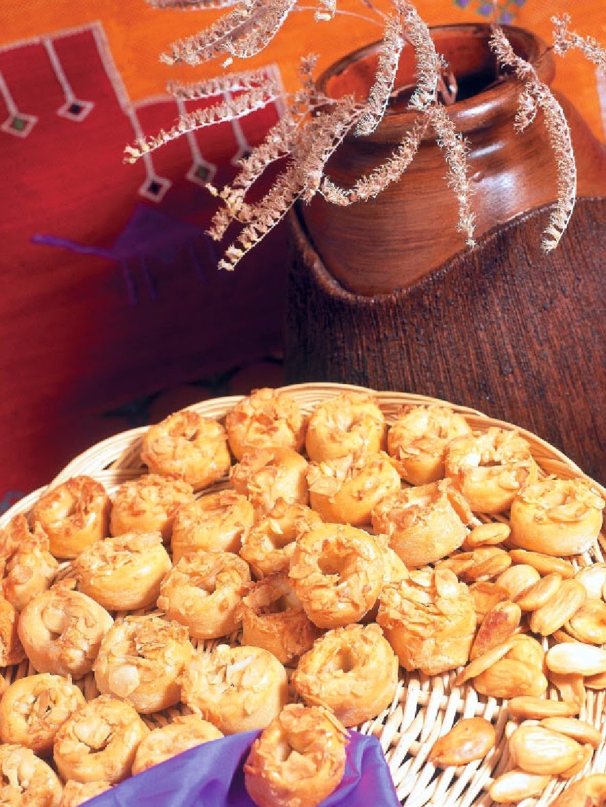 شهيوات شميشة - Chhiwat Choumicha: حلوى مدورة باللوز