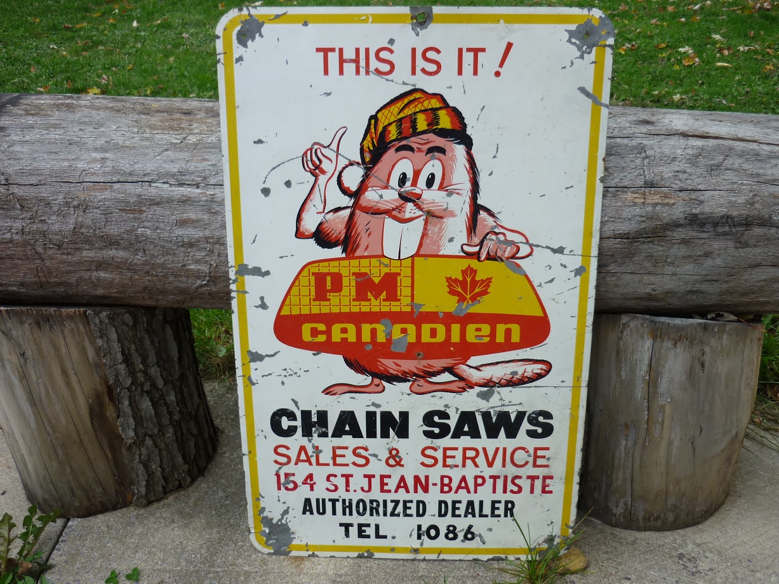 VINTAGE CHAINSAW COLLECTION: CHAINSAW SIGNS COLLECTION. (PICTURES).