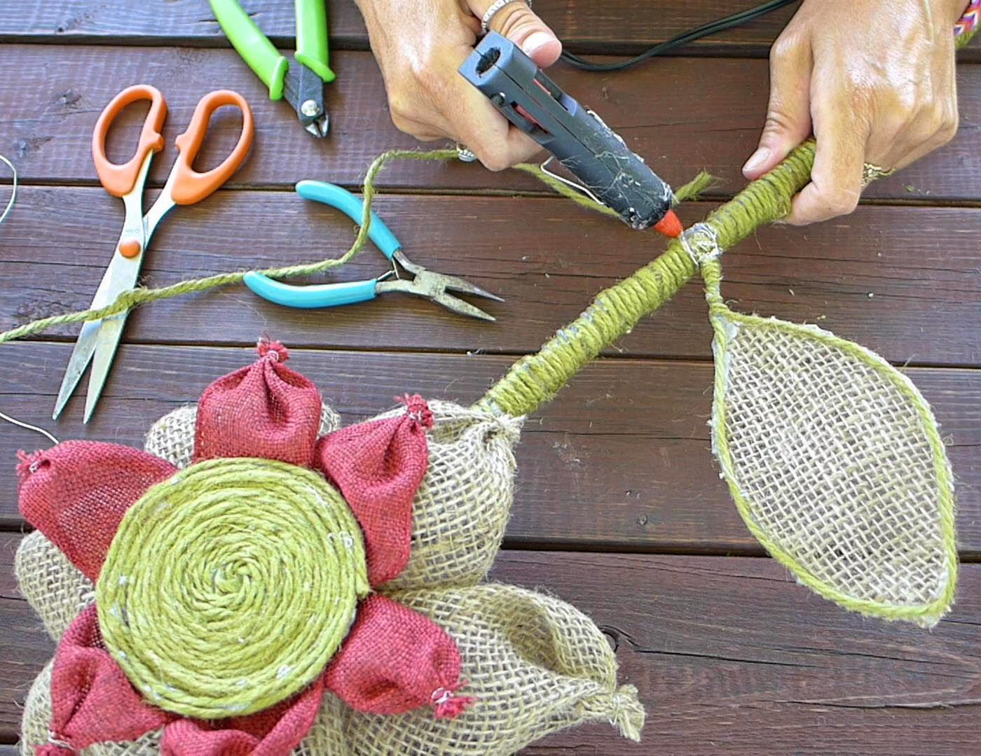 EasyMeWorld: Burlap Sunflower Tutorial