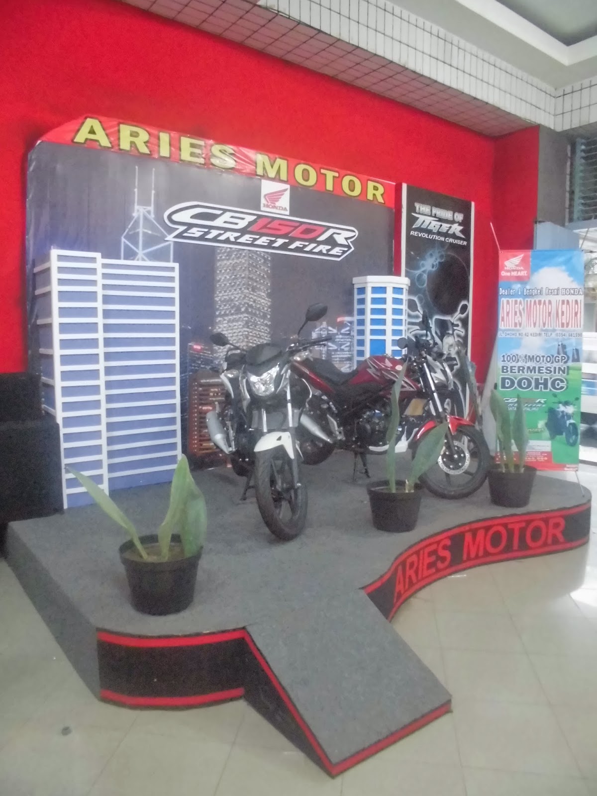 Dealer & Bengkel Resmi HONDA ARIES MOTOR: Suasana Dealer ARIES MOTOR