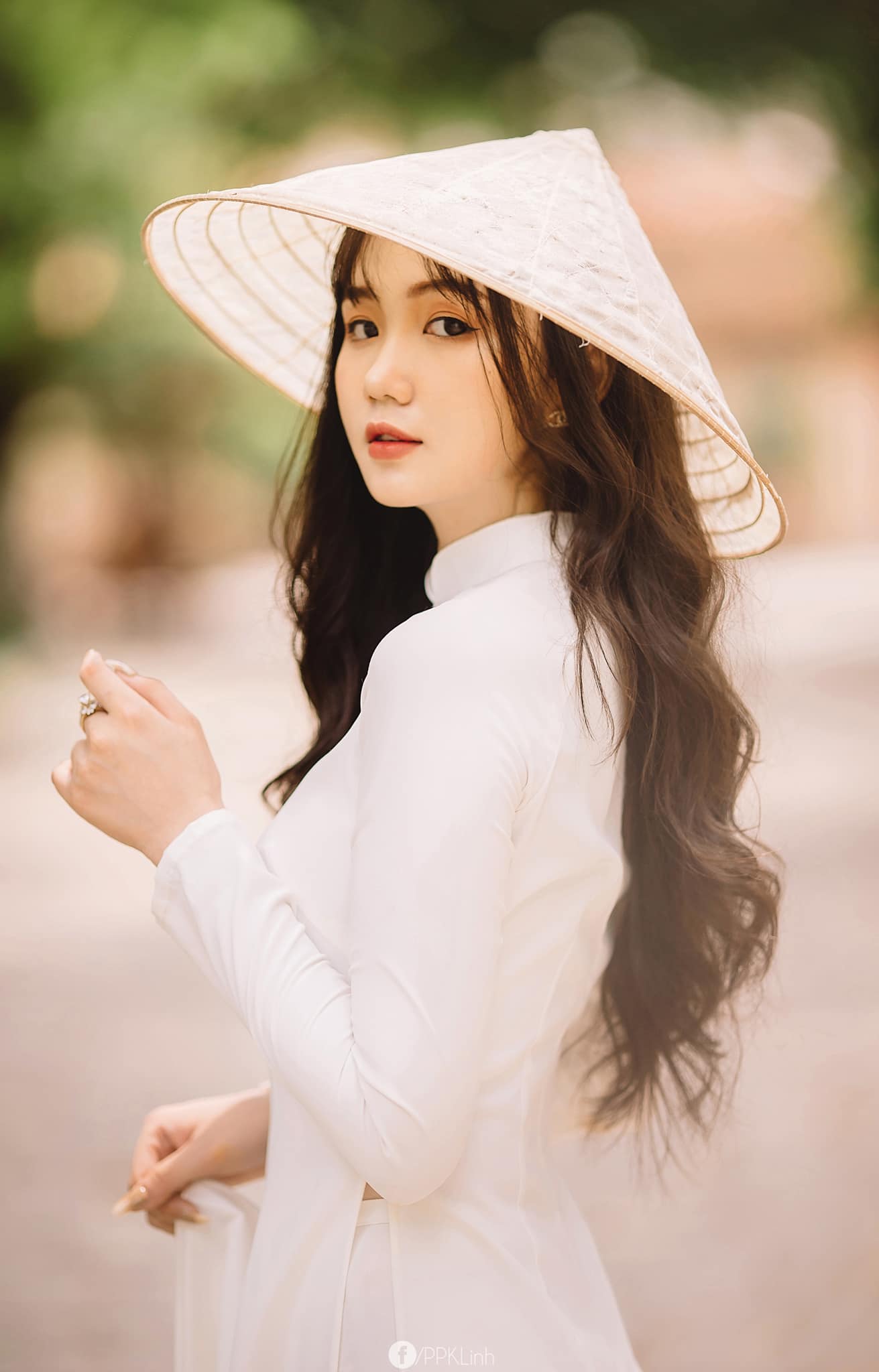 Anh Thư - Hoàng hôn thì em ko thích,mà chỉ thích được anh hôn | Dân 47 ...