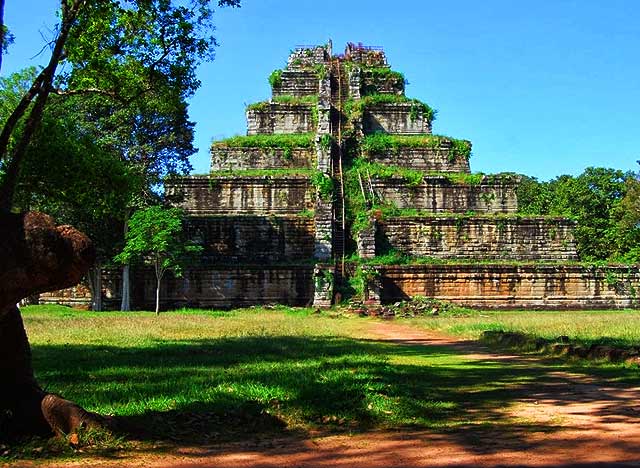 Pyramid: Koh Ker Temple