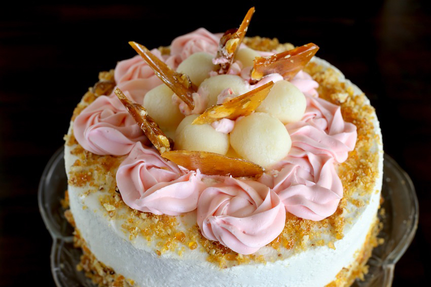 Blessings From My Kitchen: Vanilla cake with rasgulla filling