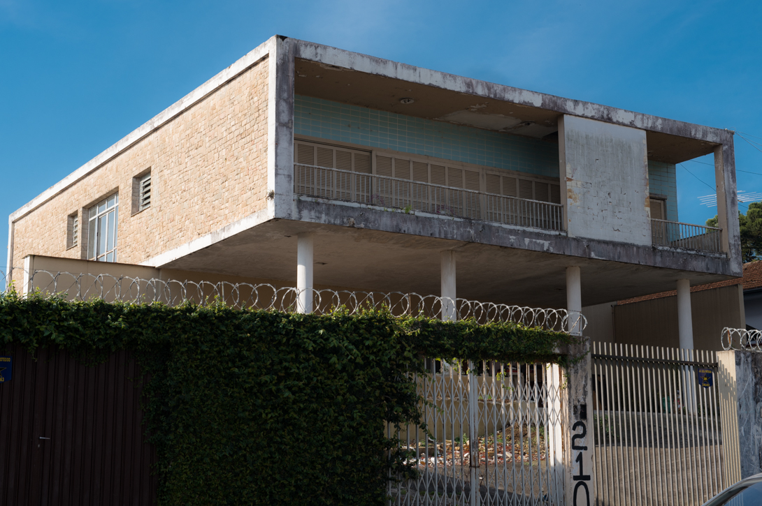 Uma fantástica casa modernista em restauro