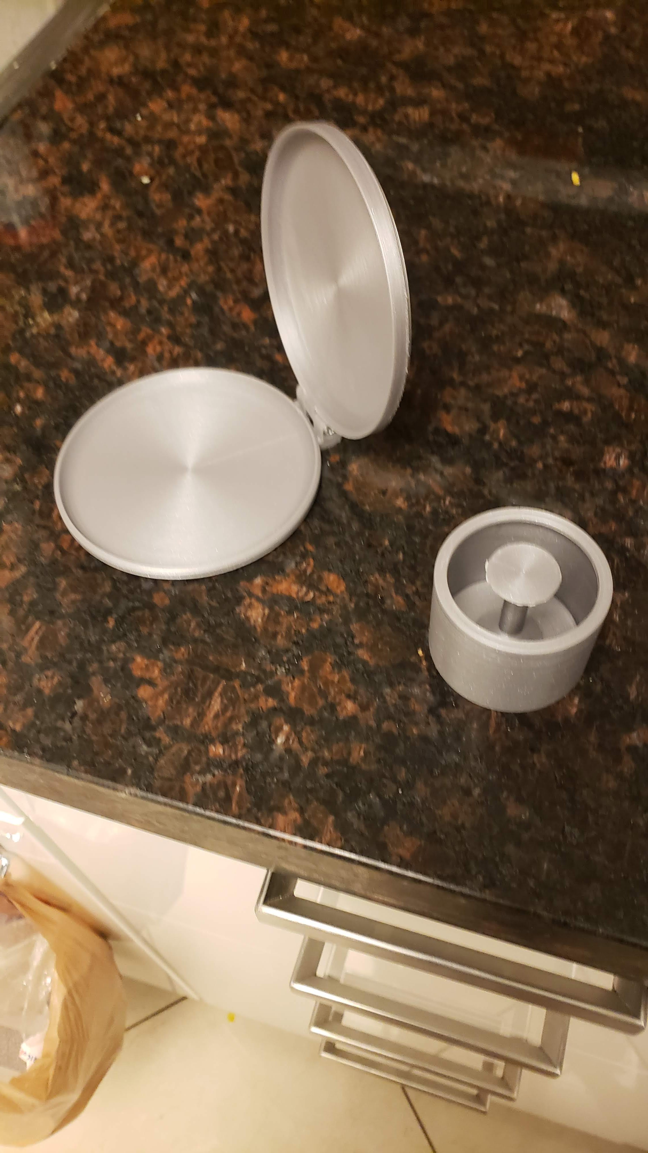 A CNC machine in my garage: A plastic mold to make Arepas