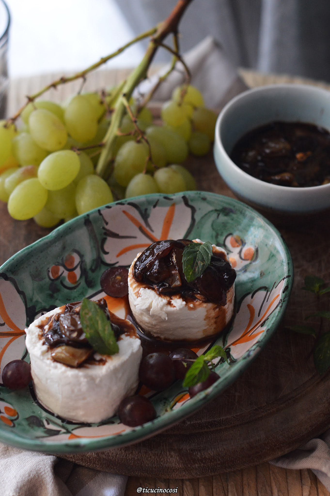 TOMINI CON SALSA D'UVA