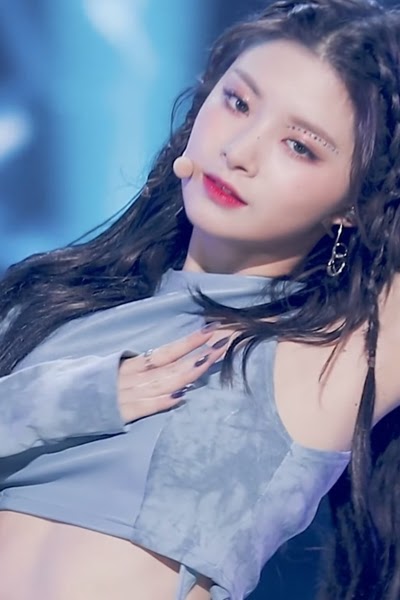 GGULBEST.COM GIF FACTORY: 한쪽 어깨 노출 에버글로우 이런 EVERGLOW YIREN