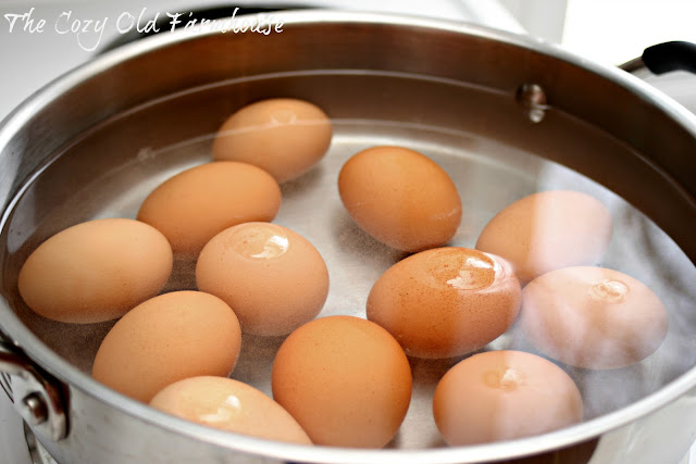 The Cozy Old "Farmhouse": Perfectly Boiled and Easy to Peel Eggs