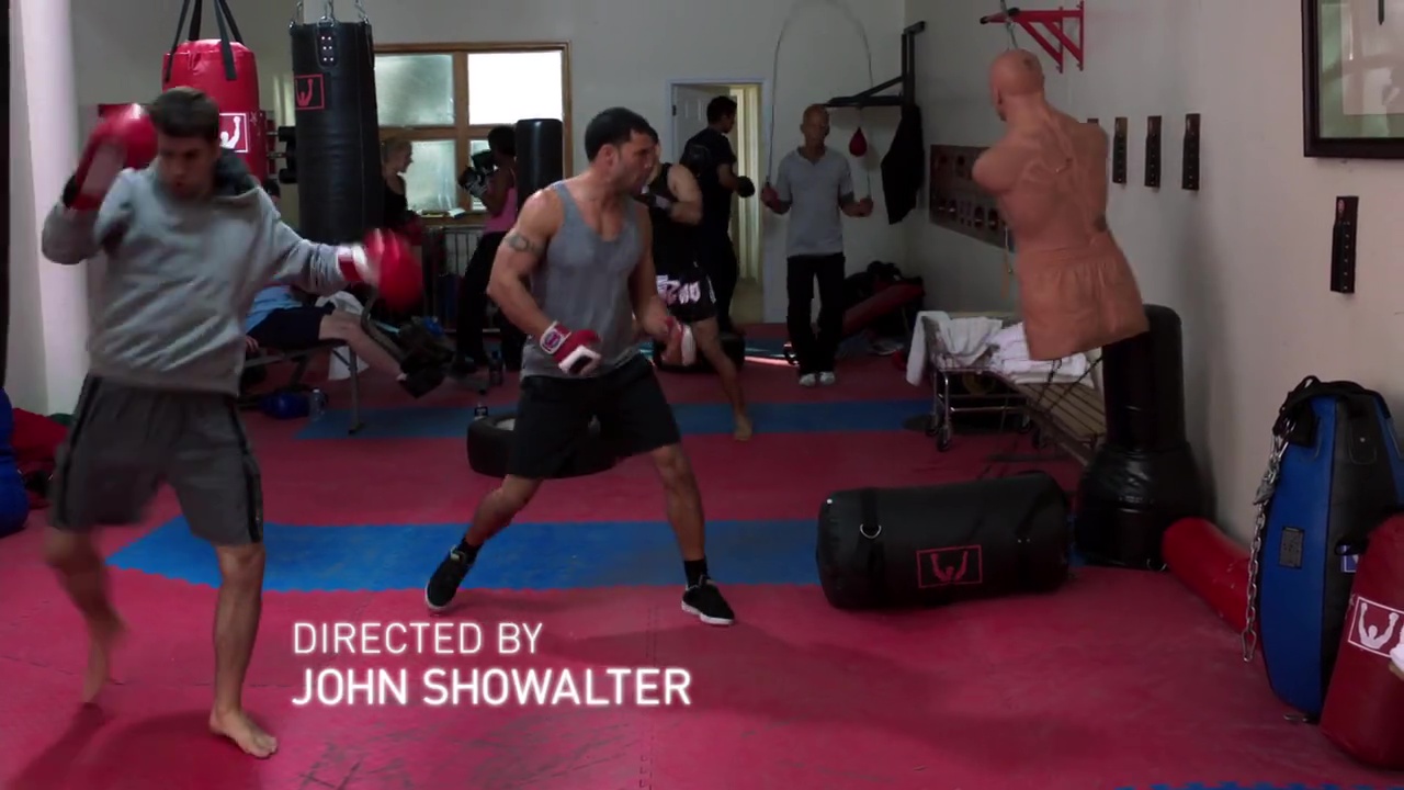 ausCAPS: Danny Henriquez shirtless in Unforgettable 1-08 "Lost Things"