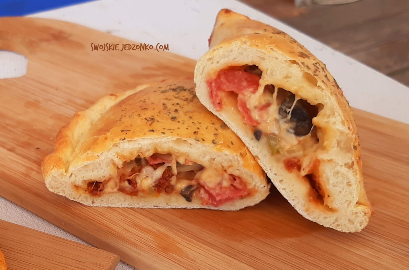 Calzone -pizzowe pierogi.pizza inaczej - Swojskie jedzonko