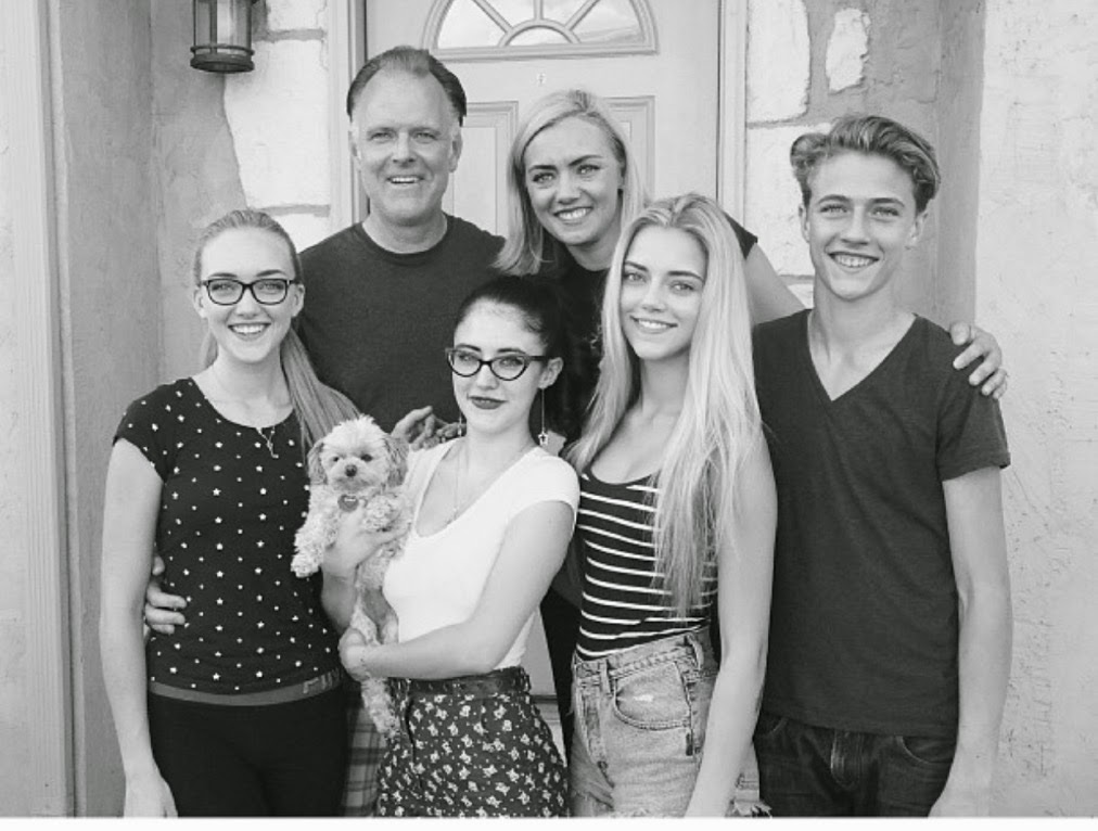 This is me and my life: LUCKY BLUE SMITH and his Siblings