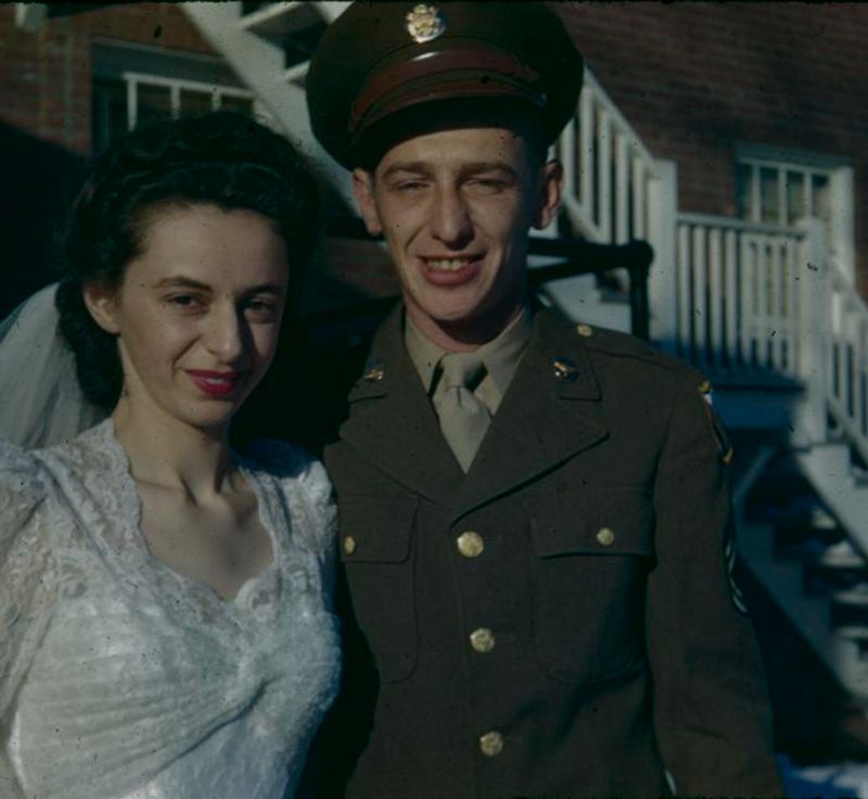 22 Rare Color Photos Capture Portraits of Couples From the 1940s ...