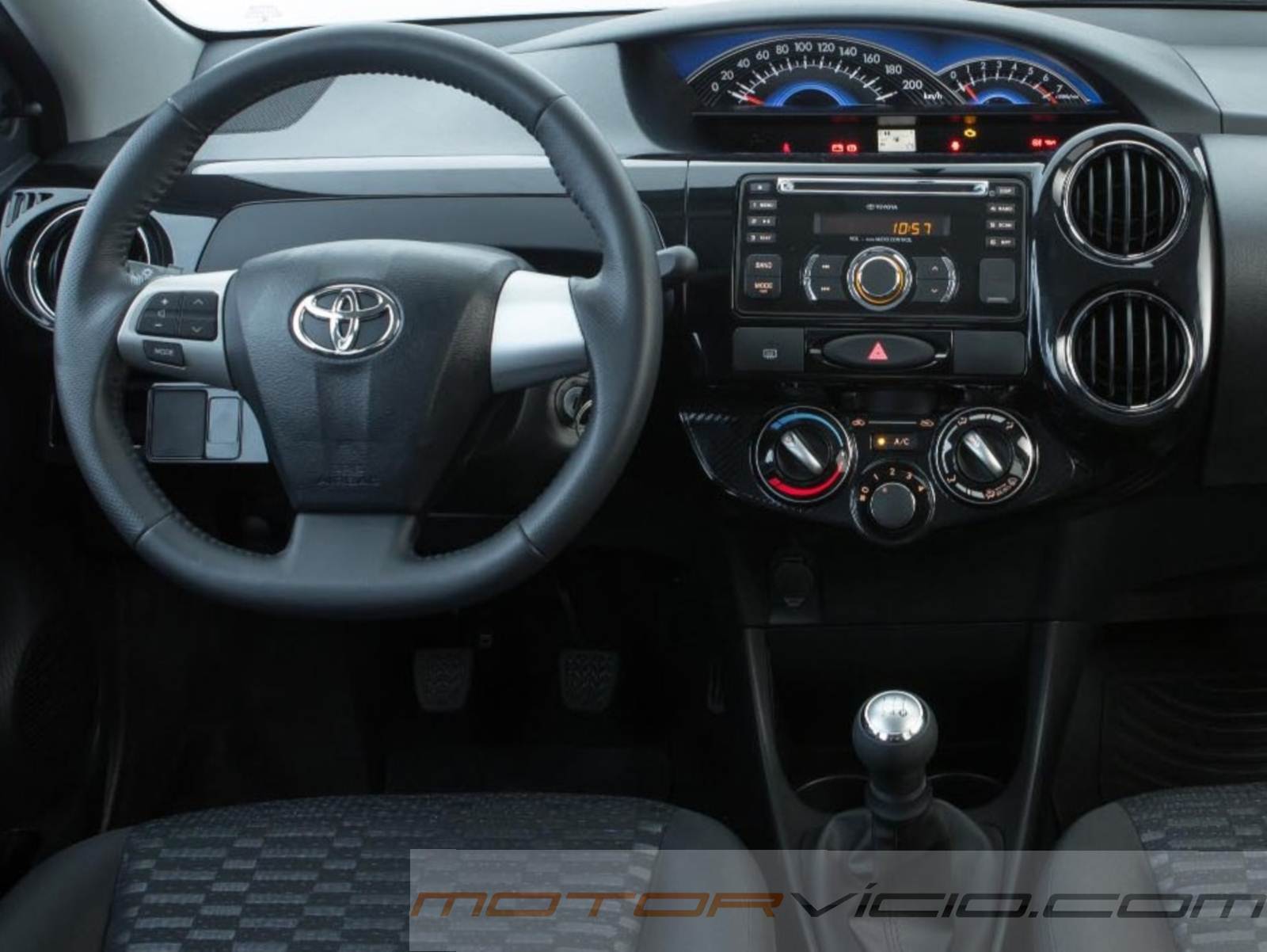 Toyota Etios 2014 traz interior com melhor acabamento