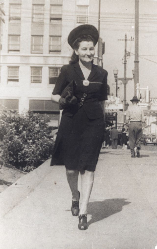 Street Fashion in the 1940s Through Intimate Found Photos ~ Vintage ...
