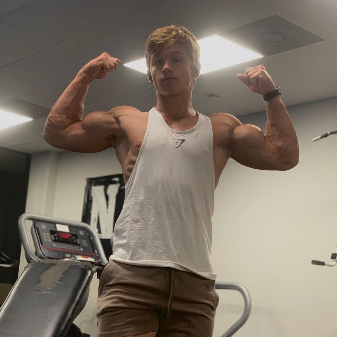 the beauty of male muscle: Kaden