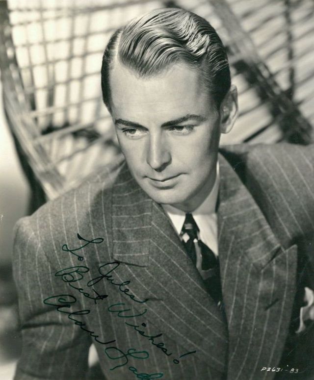 35 Handsome Portrait Photos of Alan Ladd in the 1940s ~ Vintage Everyday