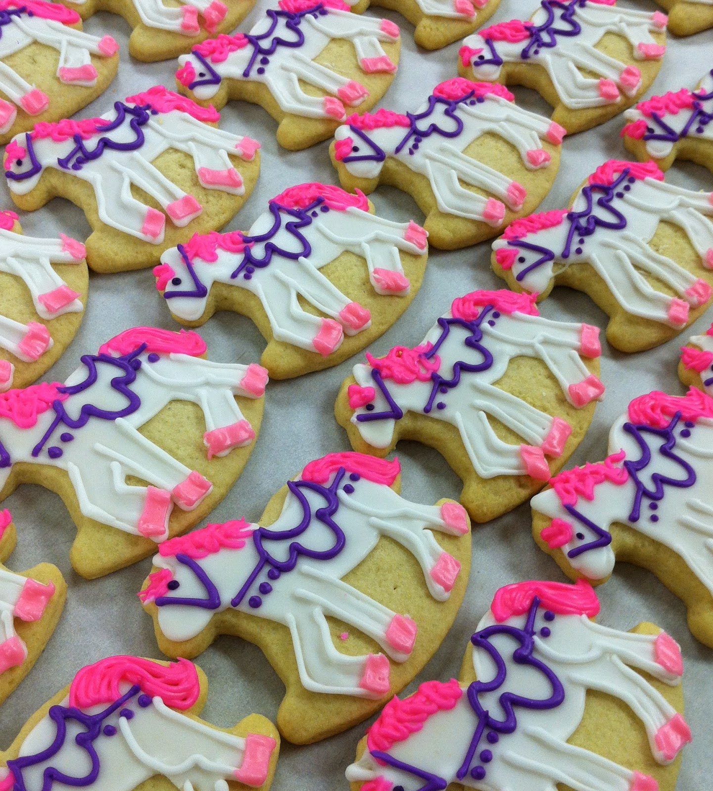 Lola Pearl Bake Shoppe: Carousel horse cookies - Fit for a princess party