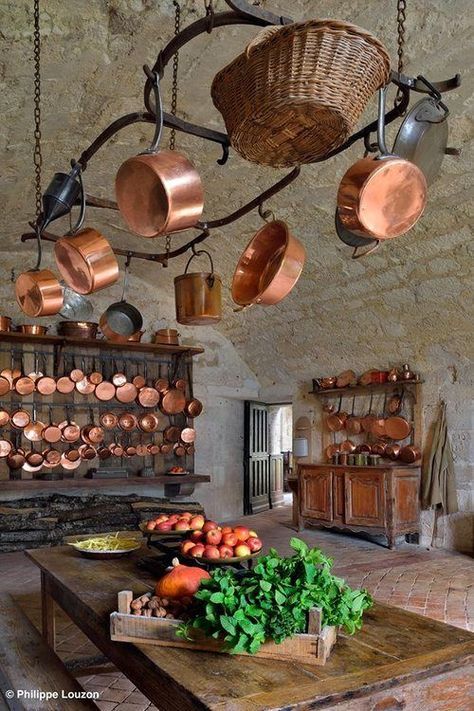 Eye For Design: Decorating With Copper Pots For An Old World French Kitchen