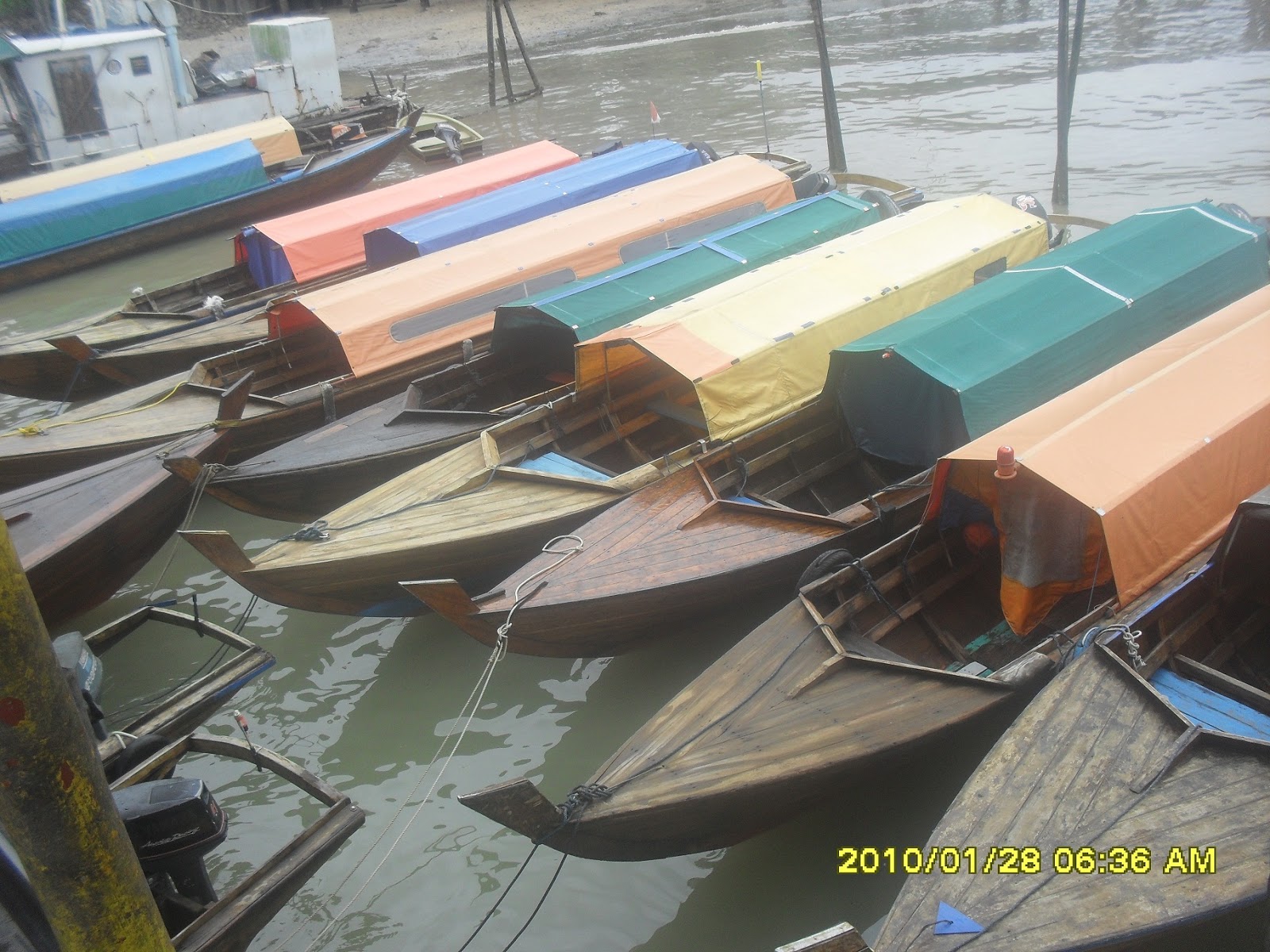 Puing - puing Lara : Kembara kecil ke Kepulauan Riau (Riau Archipelago)