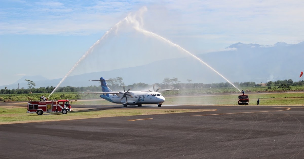 Garuda Indonesia ATR 72-600 Water Salute Aircraft Wallpaper 3879 ...