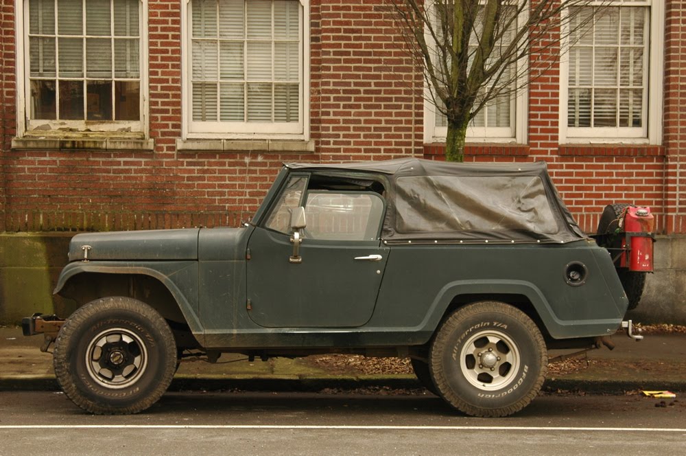 OLD PARKED CARS.: 1968 Jeep Jeepster Commando.