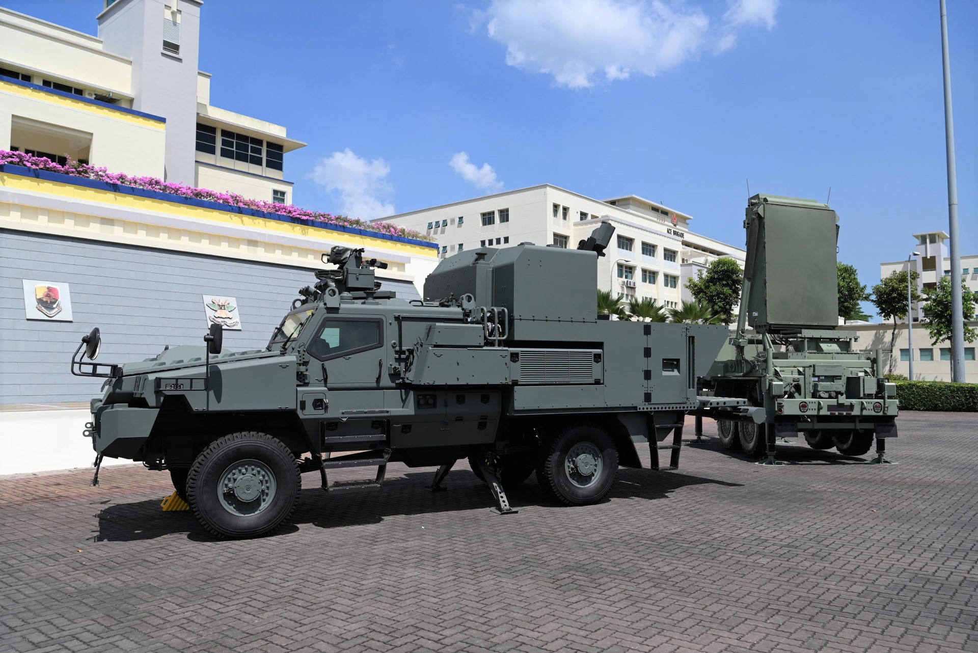 DEFENSE STUDIES: Singapore Army Inducted New Mortar Carrier and Weapon ...
