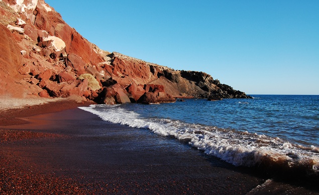 The Cheap Adventurer: 6 of the Most Colorful Beaches in the World