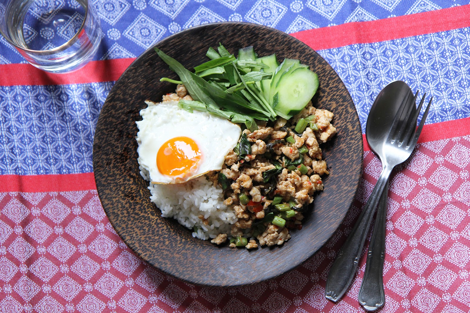 Soac Liu: RECIPE/ 泰式打拋雞 Thai style gapao chicken
