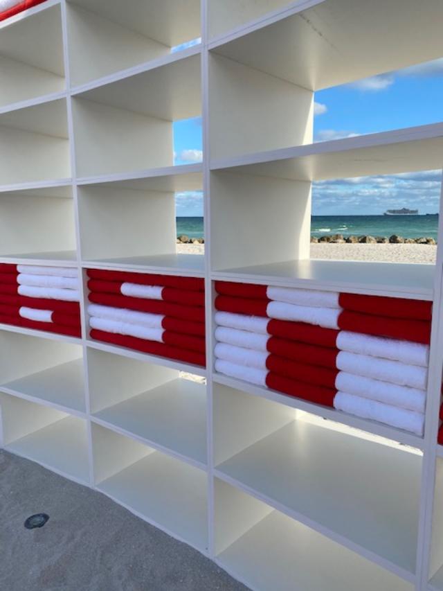 Beach installation... - The world of the Visual Arts...