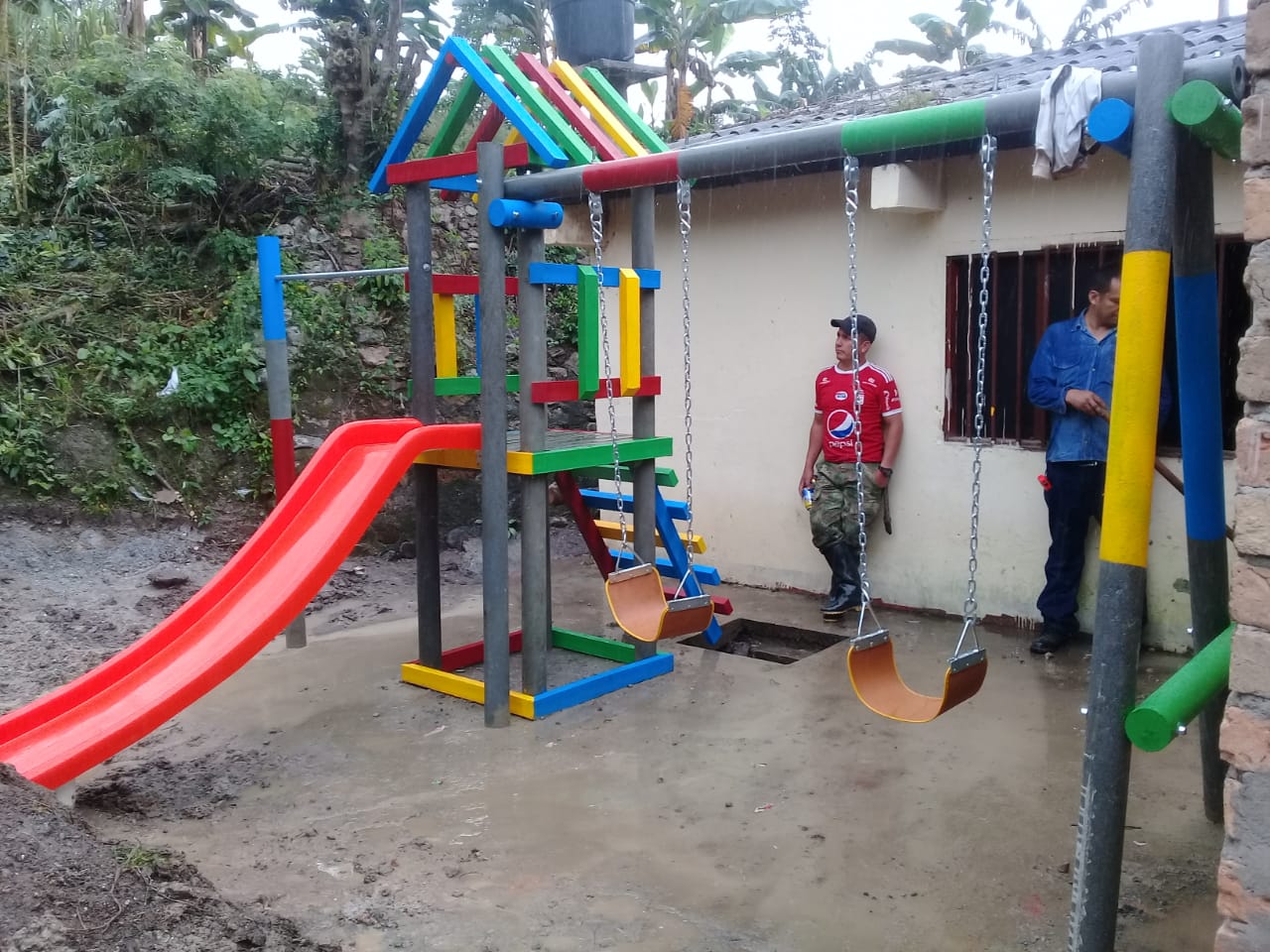 ALCALDÍA DE TARQUI 2020 CONSTRUYÓ PARQUES INFANTILES EN SEDES EDUCATIVAS