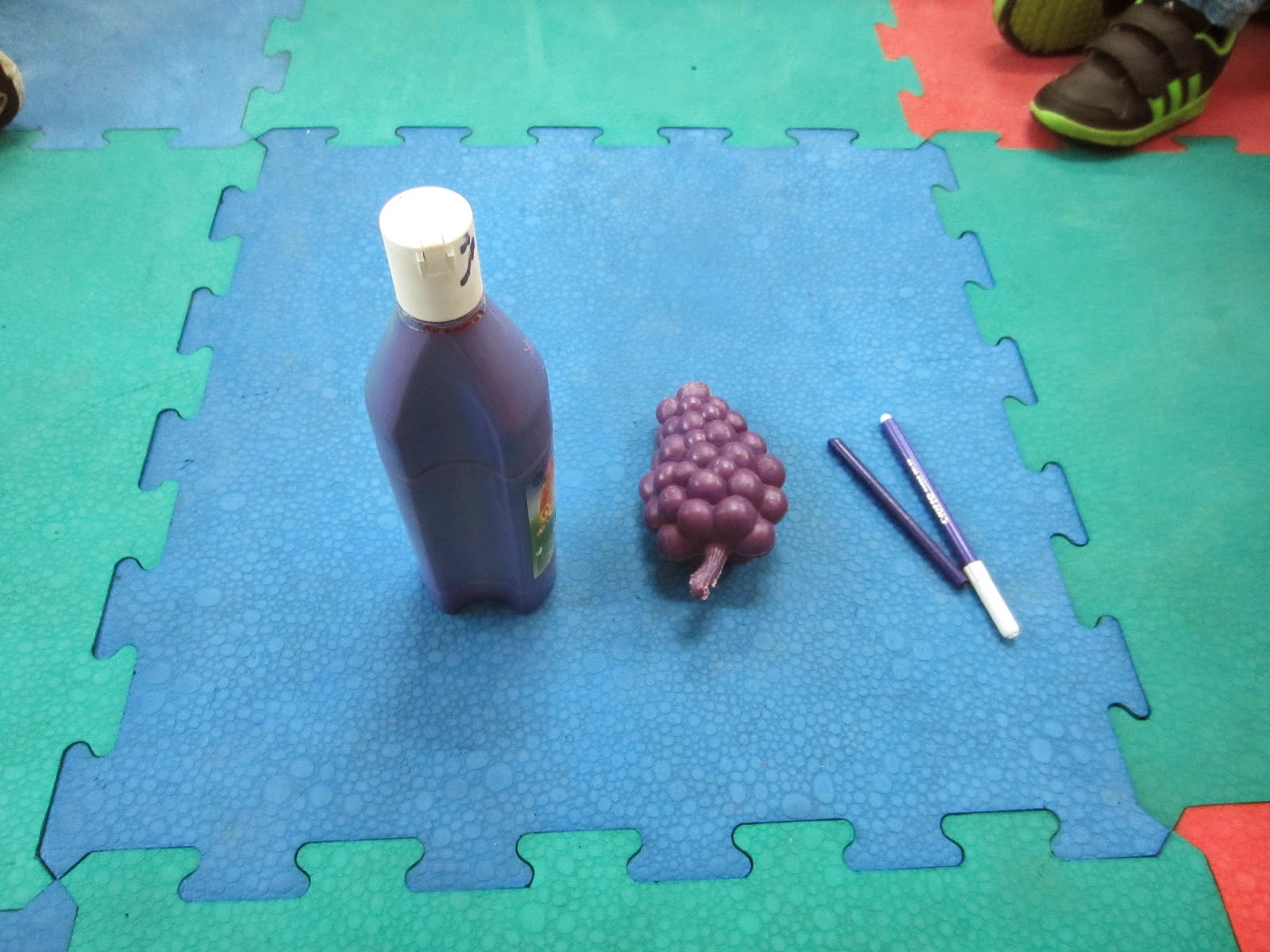 BLOG DE PATRI, educación infantil: ¡¡YA DISTINGUIMOS EL COLOR MORADO!!!