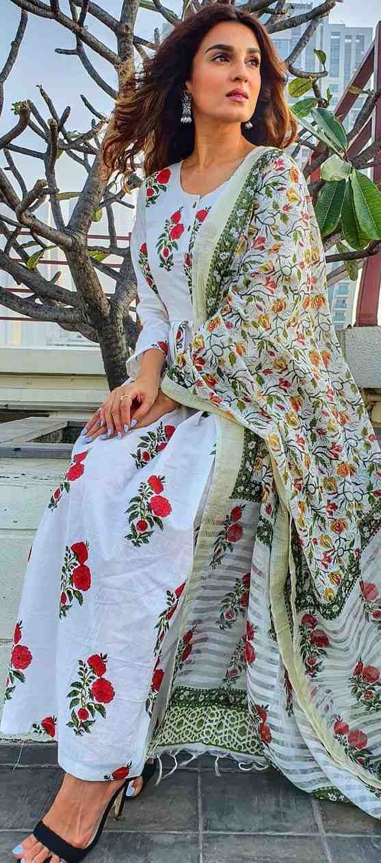 Shiny Doshi Wiki, Biography, Age, Boyfriend, Facts and More