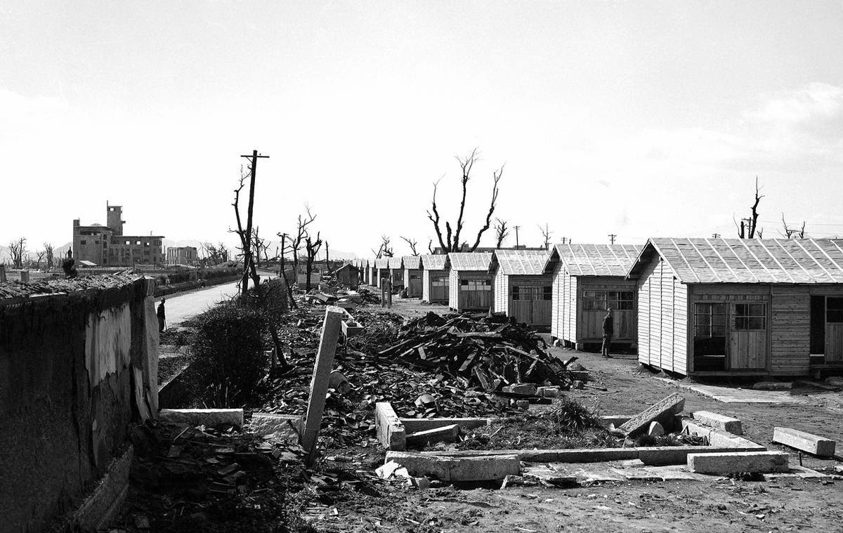 End of the War: 40 Amazing Black and White Photos of the Aftermath of ...