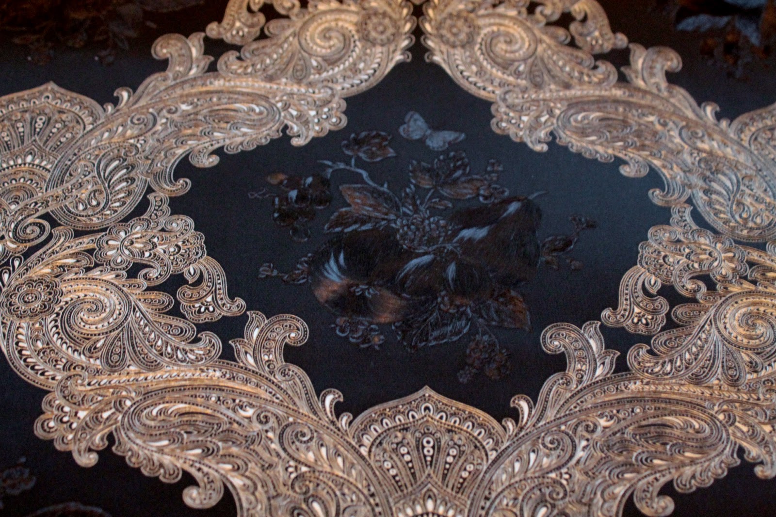 Aurinkosali: Tapetteja