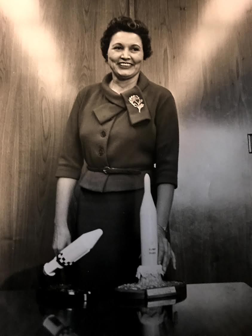 Mujerícolas: Mary G. Ross. La primera mujer ingeniera nativa americana.